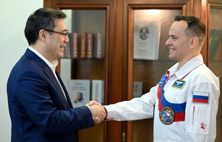 Sadyr Japarov meets with Russian cosmonaut Sergey Korsakov - | 24.KG