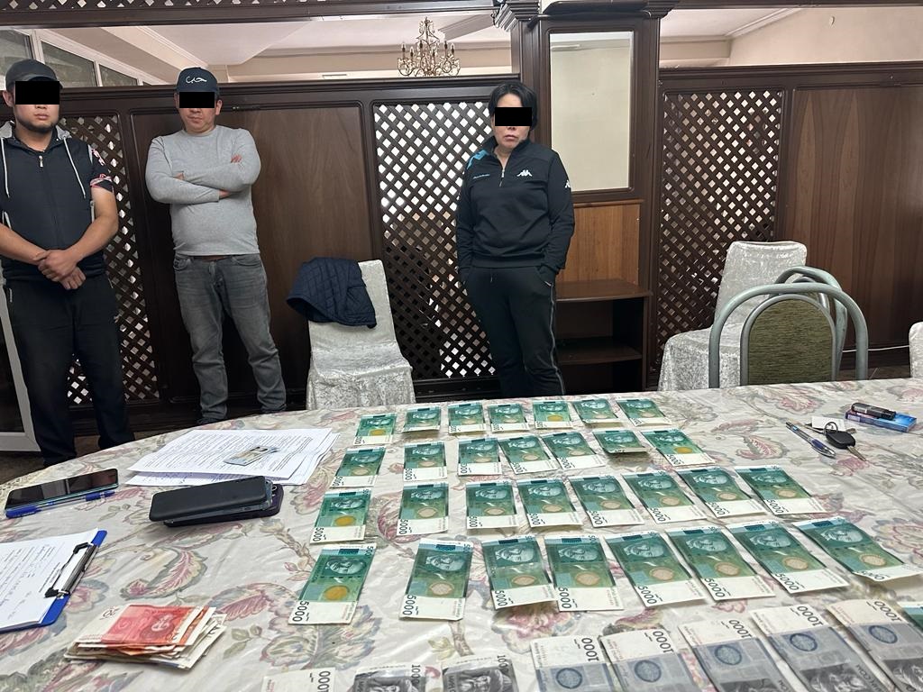 Foreign woman detained in Bishkek for attempt to bribe tax official ...